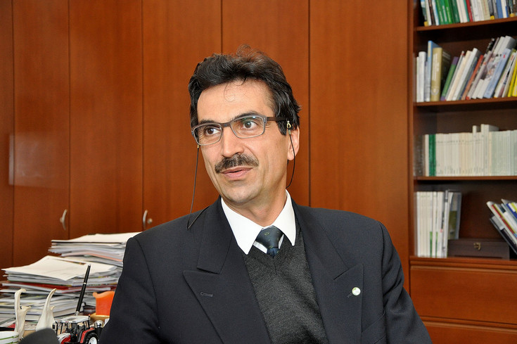 WIR HÄNGEN ALLE VOM BODEN AB